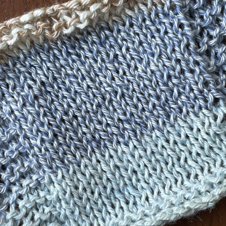 Einfache Strickmuster für Anfänger-Schals – Verdrehte Masche