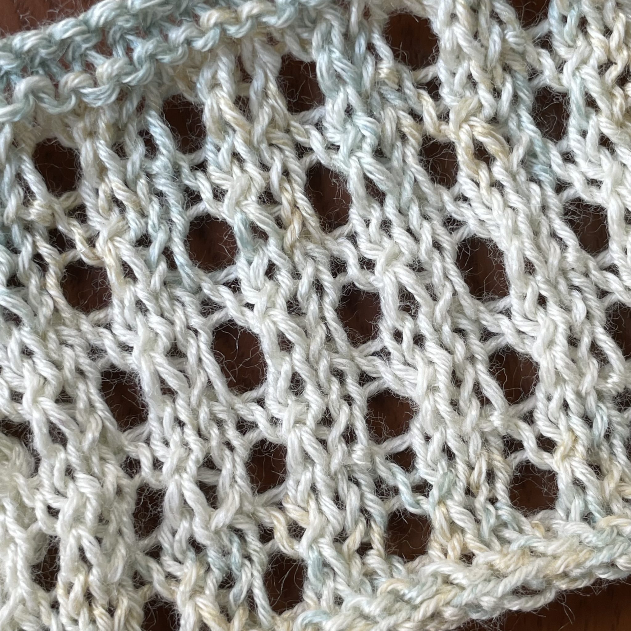 Einfache Strickmuster für Anfänger-Schals – Verdrehte Masche