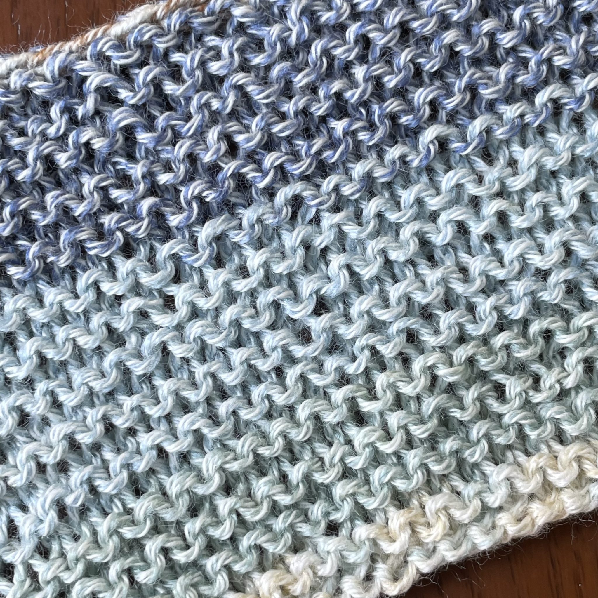 Einfache Strickmuster für Anfänger-Schals – Verdrehte Masche