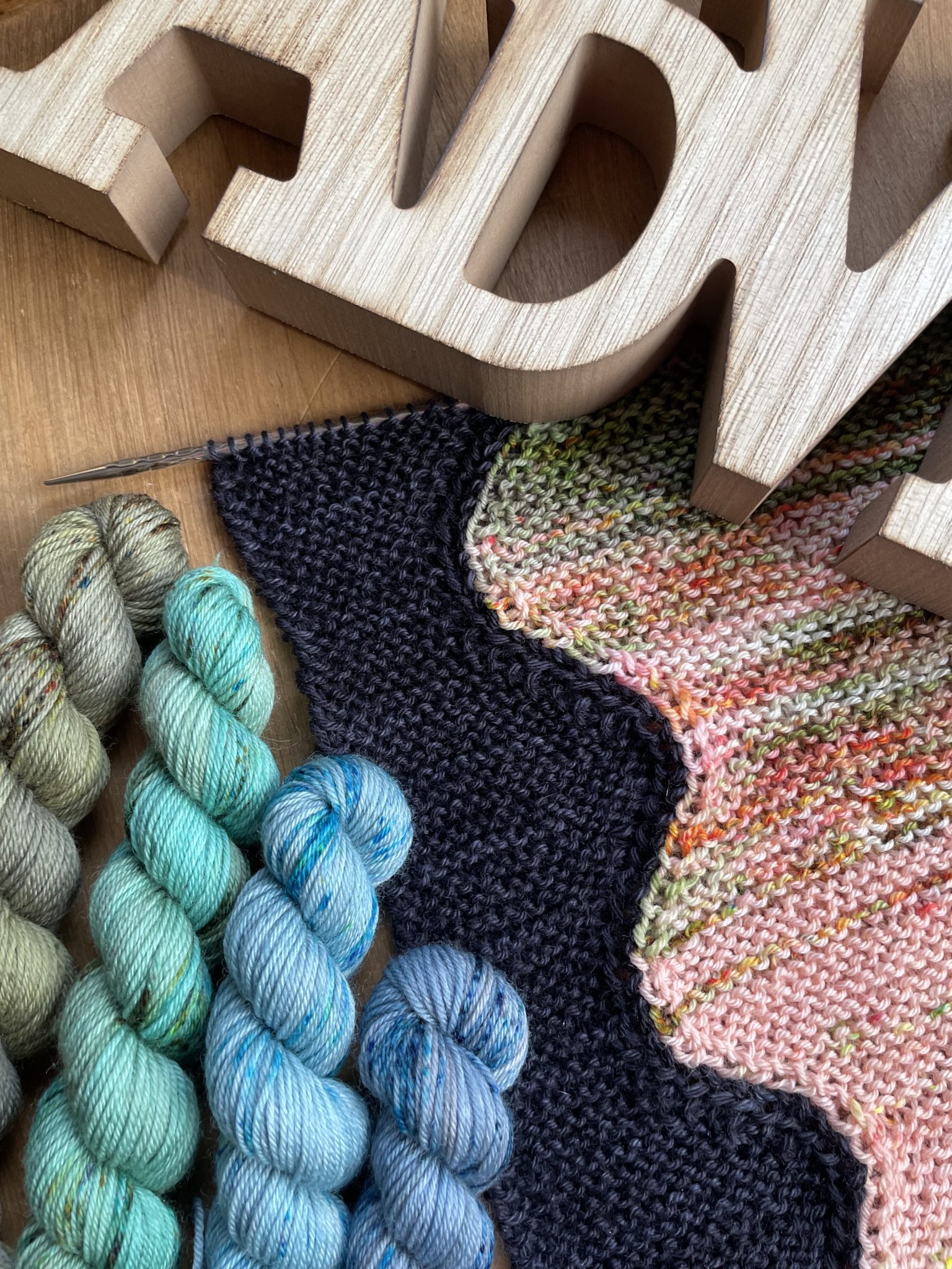 Einfache Strickmuster für Anfänger-Schals – Verdrehte Masche