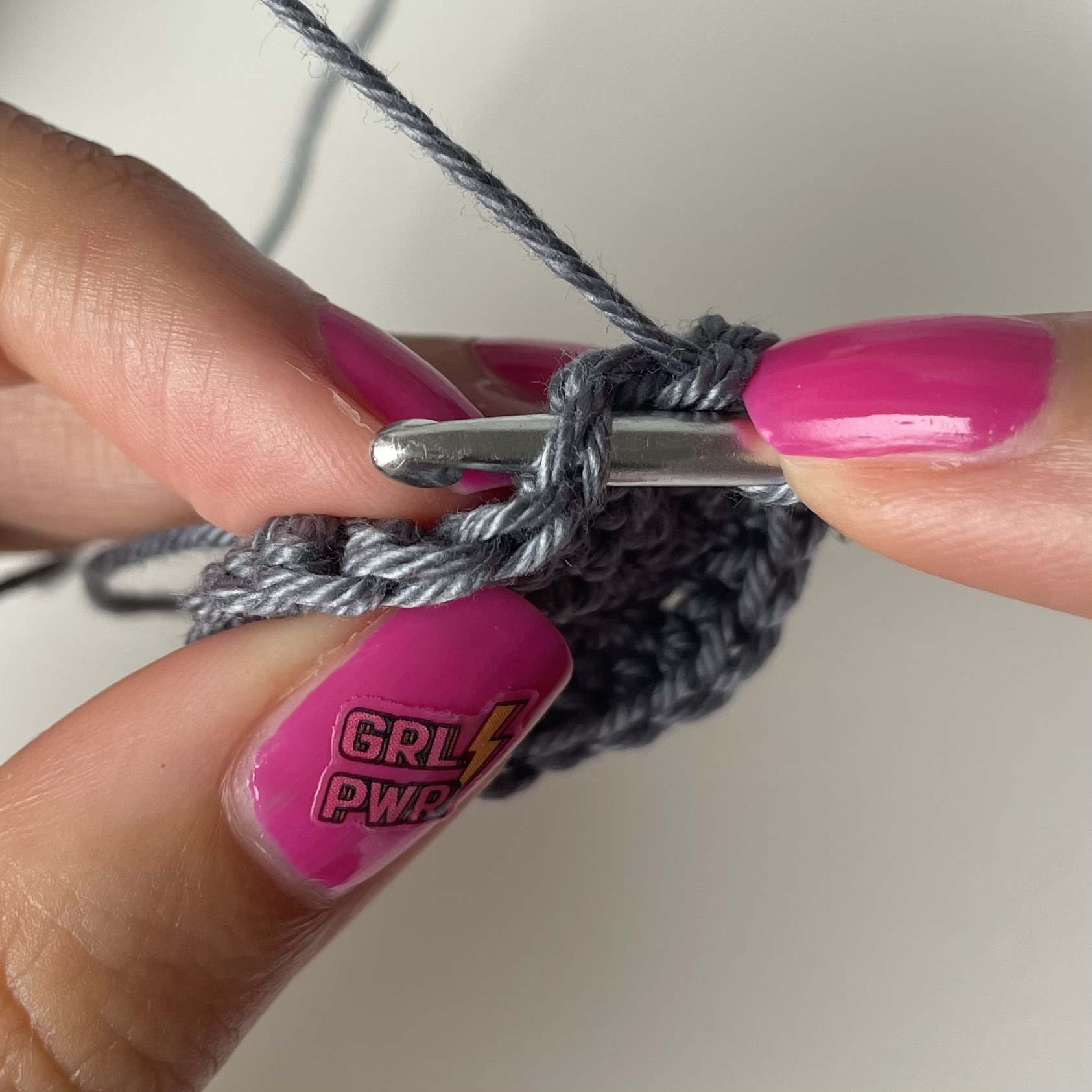 Ein paar Häkelmaschen erklärt – Verdrehte Masche